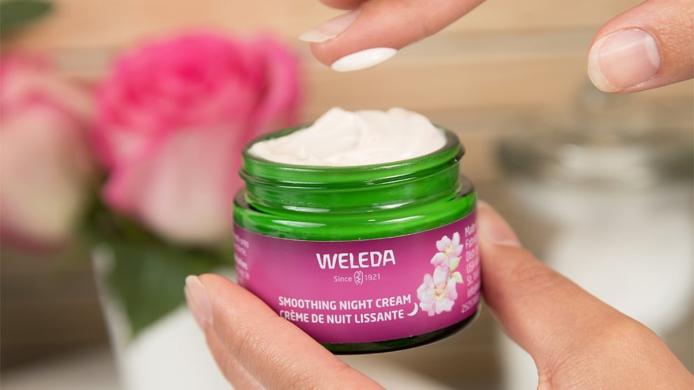Smoothing Night Cream with Wild Rose & White Tea - Weleda